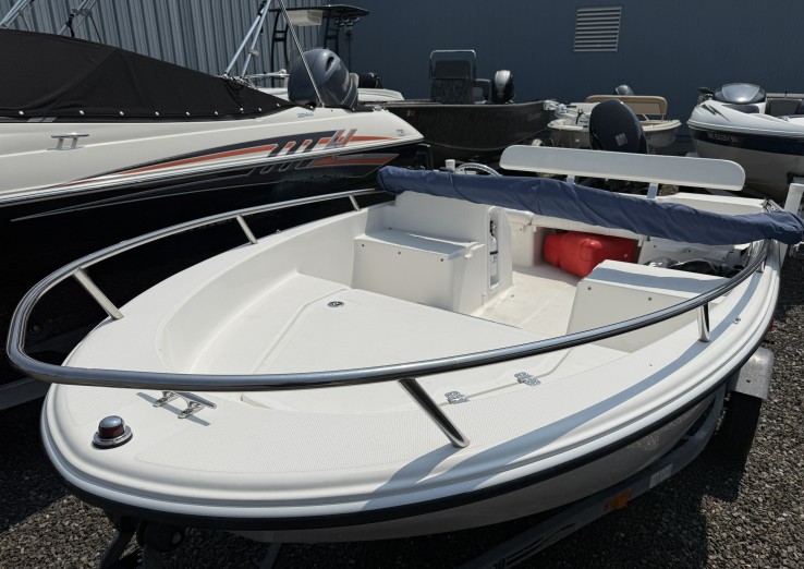 2001 Edgewater 135 CC